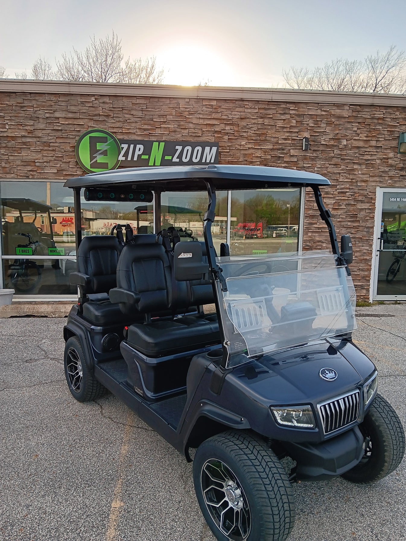 Evolution | 4-Seater Grey Electric Golf Cart in Des Moines – E Zip-N-Zoom